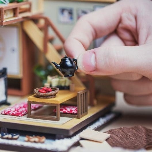 Dollhouse Miniature Accessories | Little Shop of Miniatures